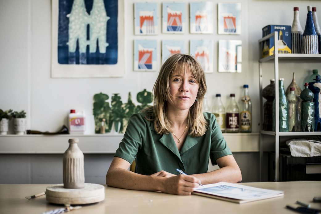 Flessen centraal in nieuwe solotentoonstelling Kunstpunt Groningen